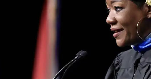 MFA Alumna Jacinda Walker Ringling College 2022 Commencement Speaker ...